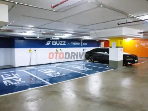 PLN Tuntaskan Ribuan SPKLU Di Tiang Listrik Tahun Ini