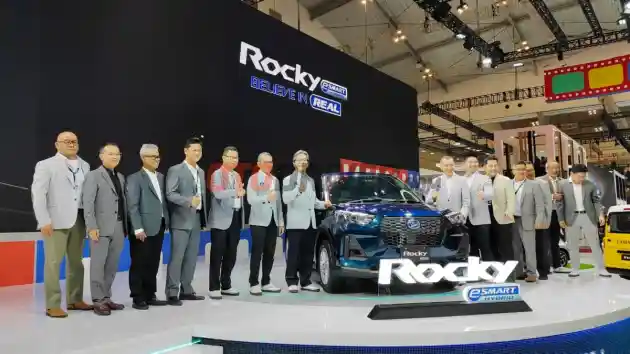 Daihatsu Rocky e-Smart Hybrid Resmi Meluncur di GIIAS 2025, Harga Mulai ...