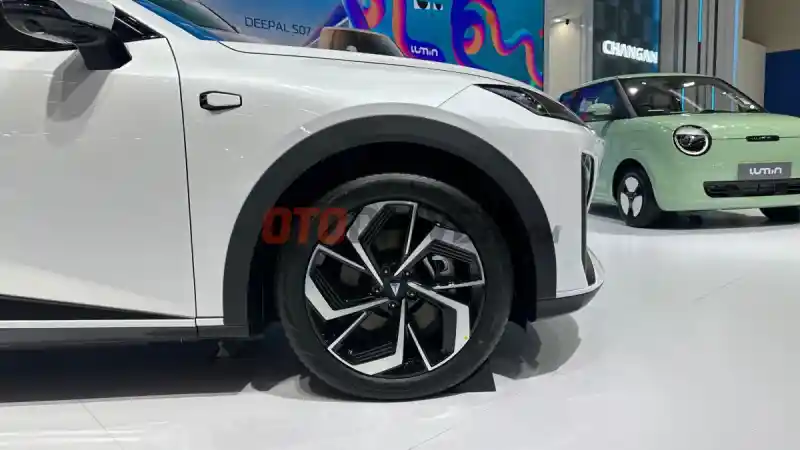 GALERI: Changan Deepal SO7 (19 FOTO)