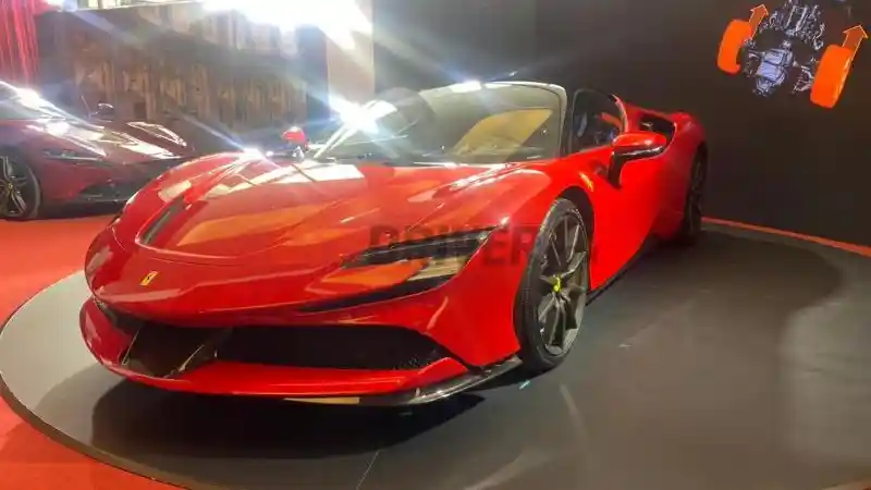 Inilah Dua Ferrari Baru Yang Hadir di Tanah Air, Salah Satunya Plug In ...