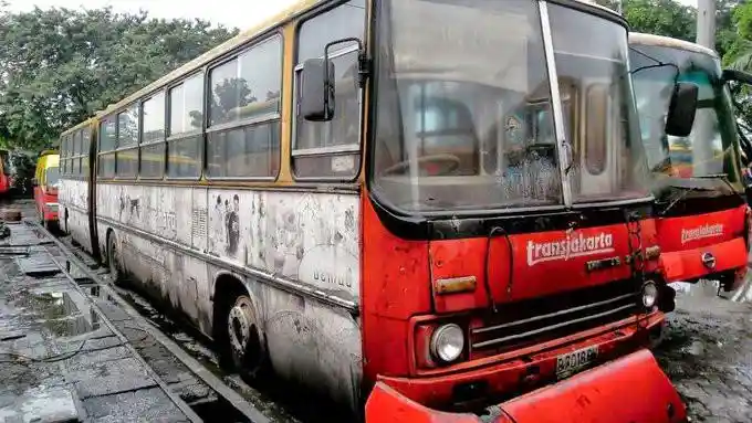 Masih Ingat Bus Merek Ikarus?