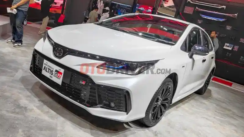 Toyota Corolla Altis HEV GR Sport Resmi Meluncur di GIIAS 2025, Harga ...