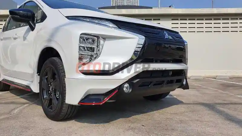 GALERI: Mitsubishi Xpander Cross Rockford Fosgate Black Edition dan ...