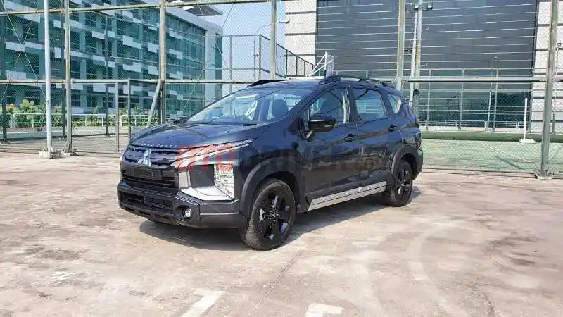 GALERI: Mitsubishi Xpander Cross Rockford Fosgate Black Edition dan ...