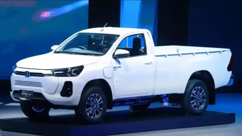 Jadi Angkot, Toyota Hilux EV Akan Segera Diuji Coba Pada 2024